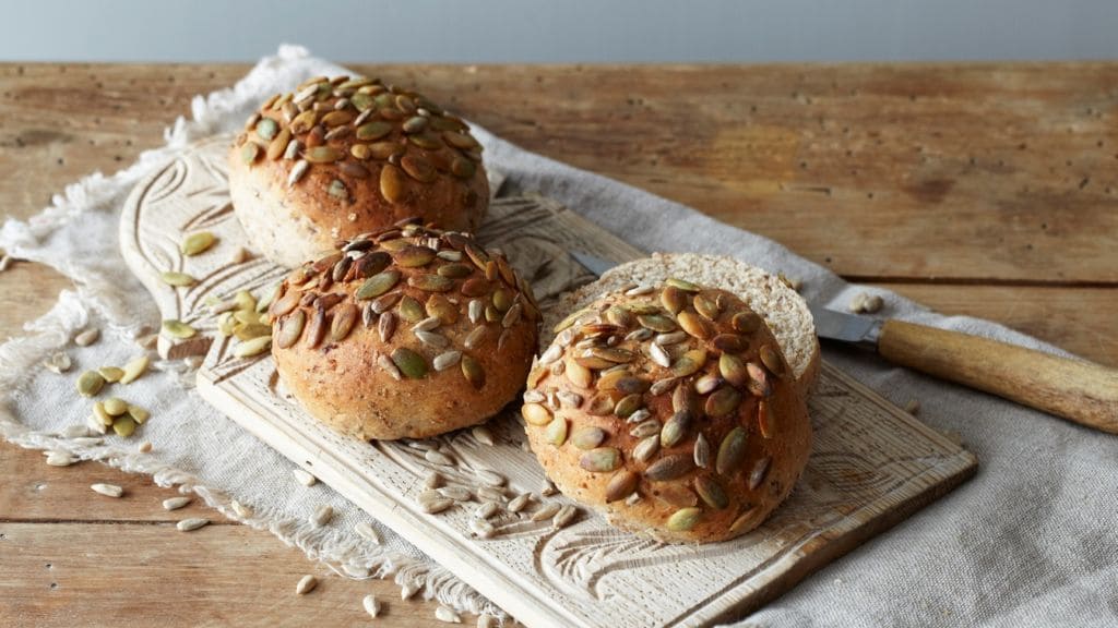 Grove Rundstykker - Oppskrift fra TINE Kjøkken