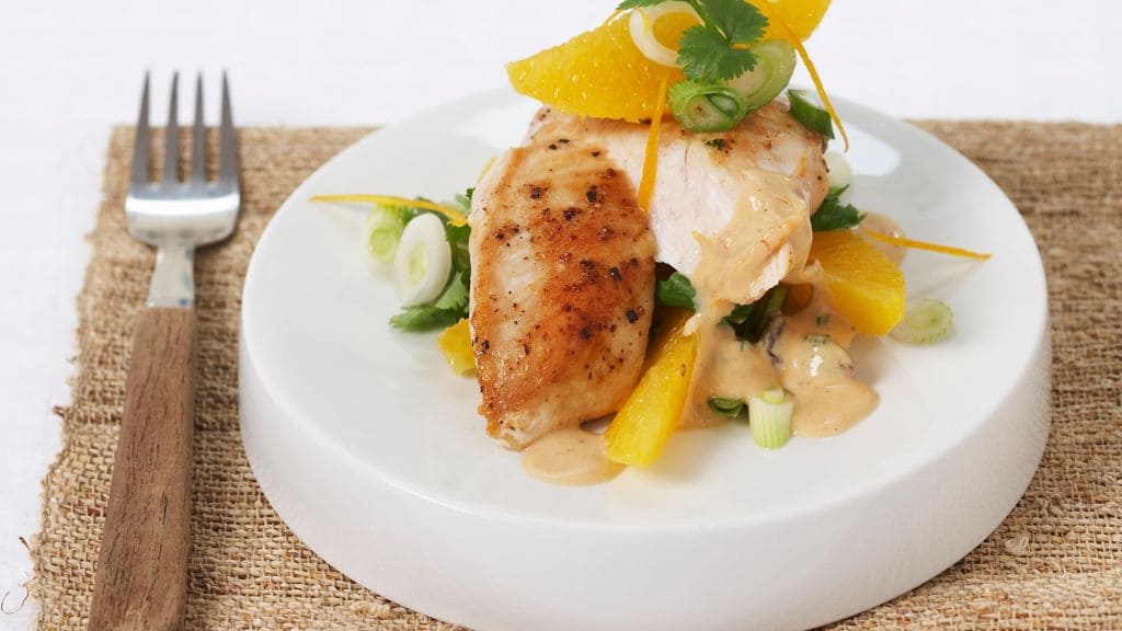 Fylt Kyllingfilet Med Pastasalat - Oppskrift fra TINE Kjøkken