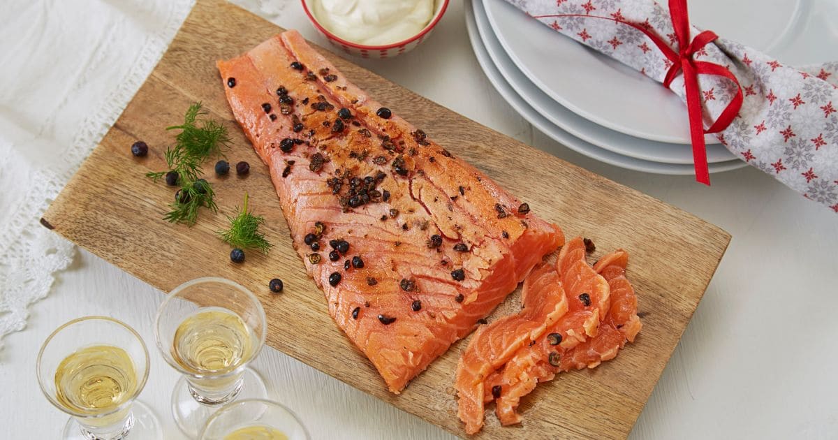 Lettgravet laks med einebær