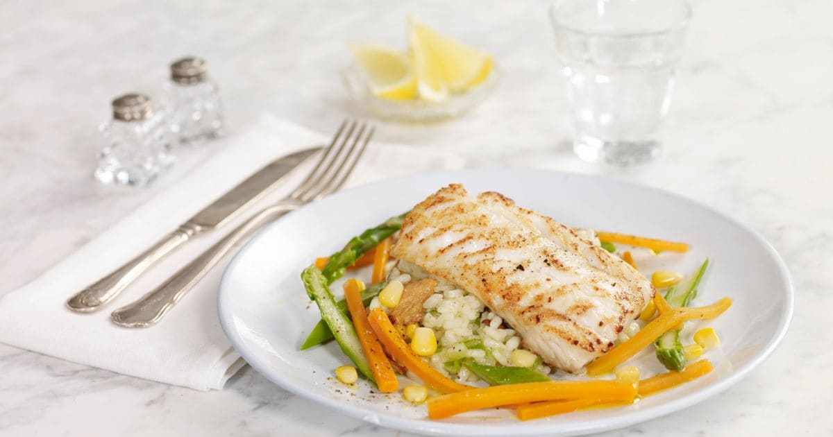 Stekt torsk med risotto og grønnsaker