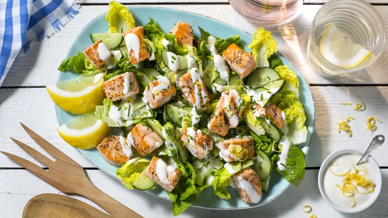 Salat Med Laks - Oppskrift fra TINE Kjøkken