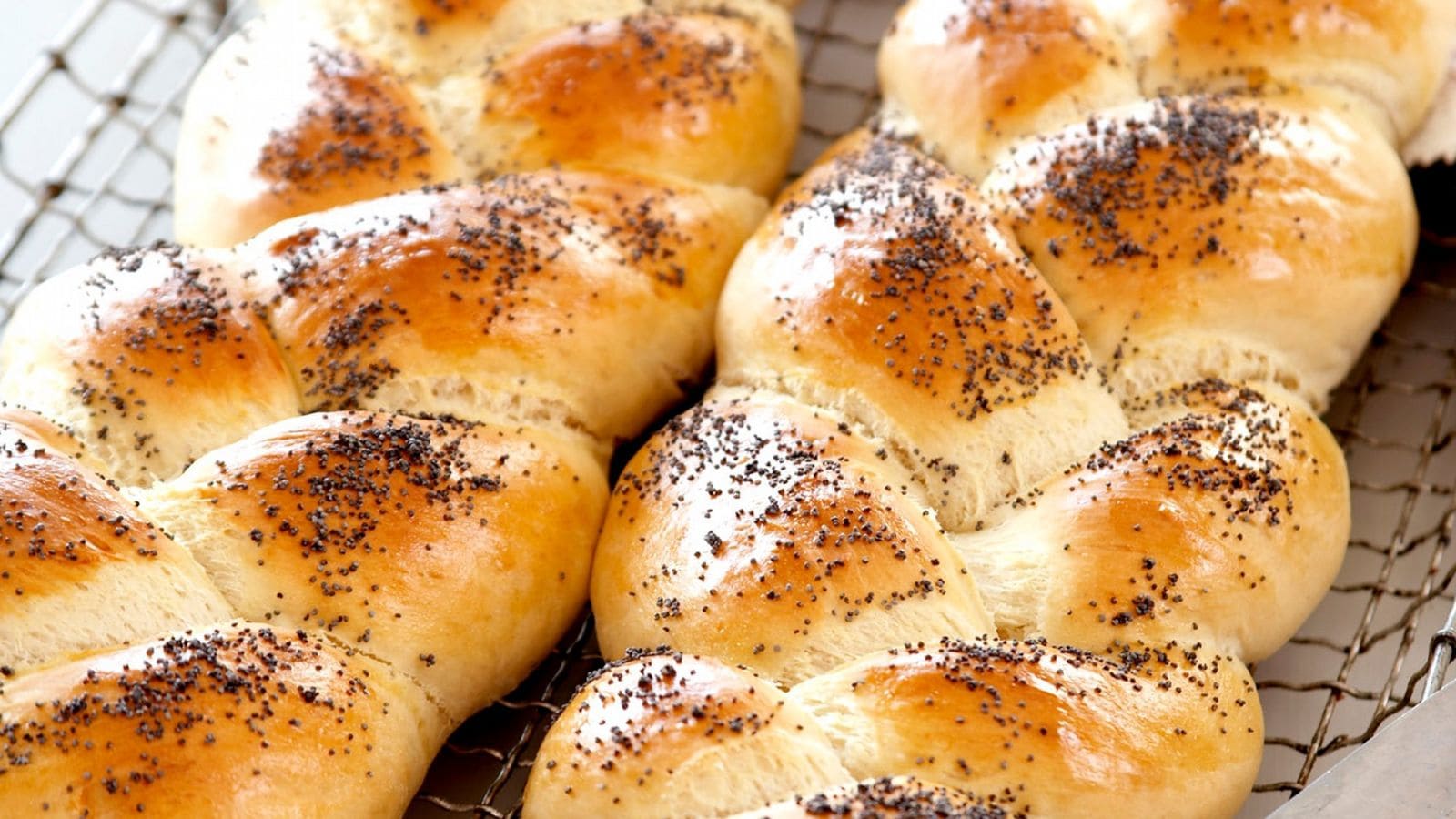 Fletteloff Fra Bakeriet I Lom - Oppskrift fra TINE Kjøkken