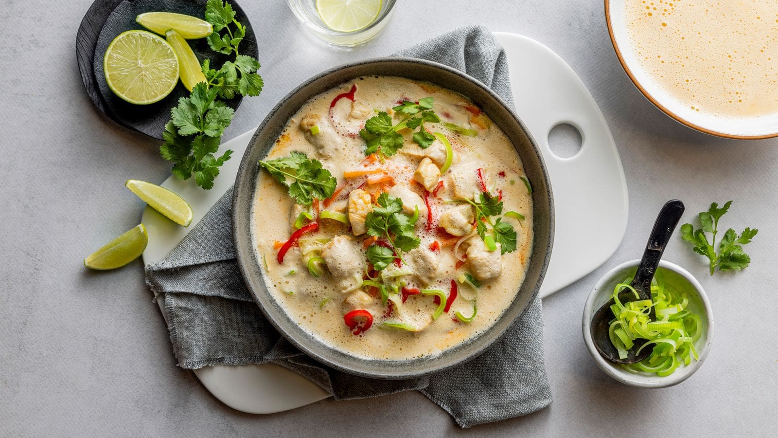 Kremet Kyllingsuppe - Oppskrift fra TINE Kjøkken