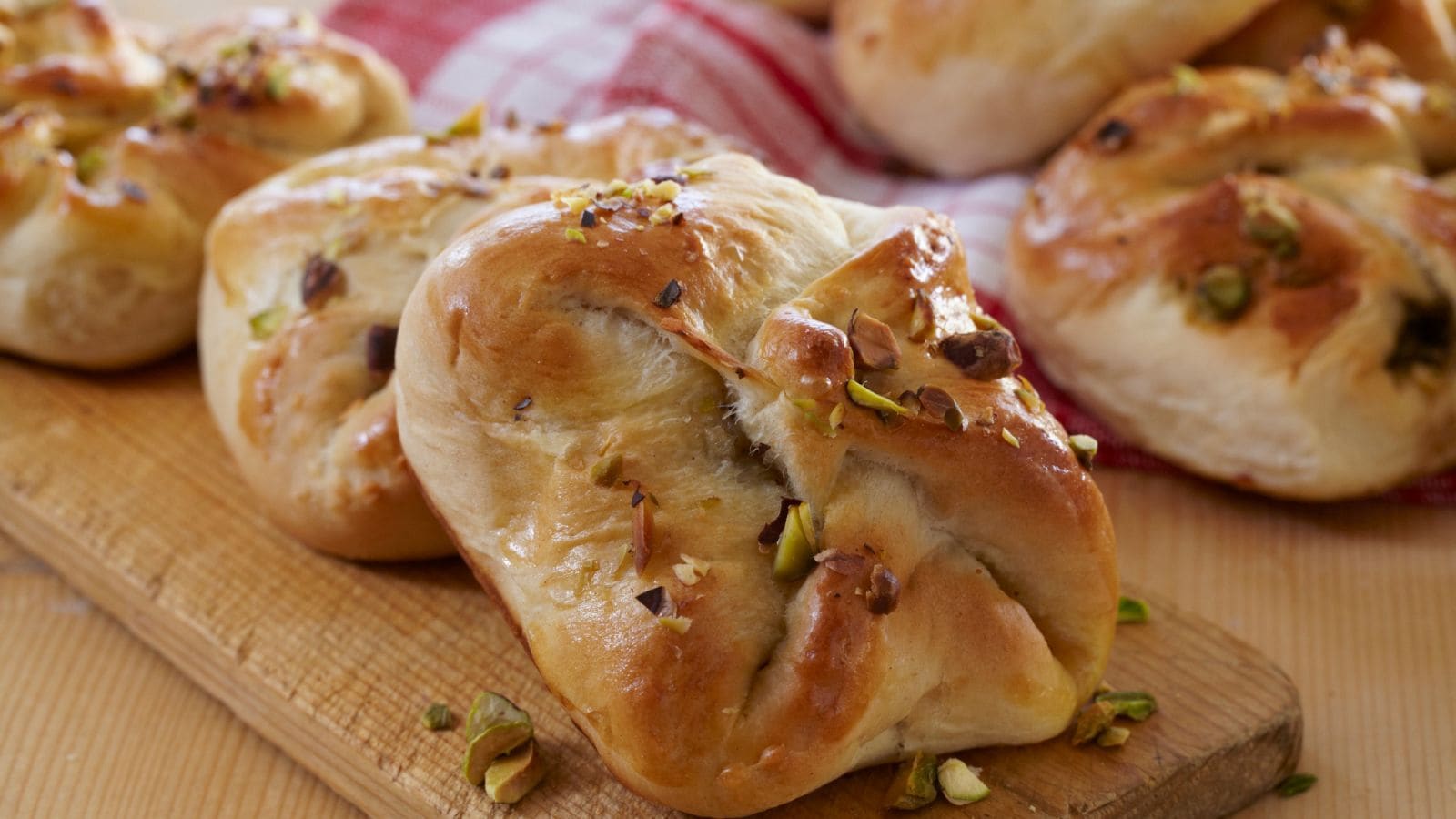 Skillingsboller Fra Bakeriet I Lom - Oppskrift fra TINE Kjøkken