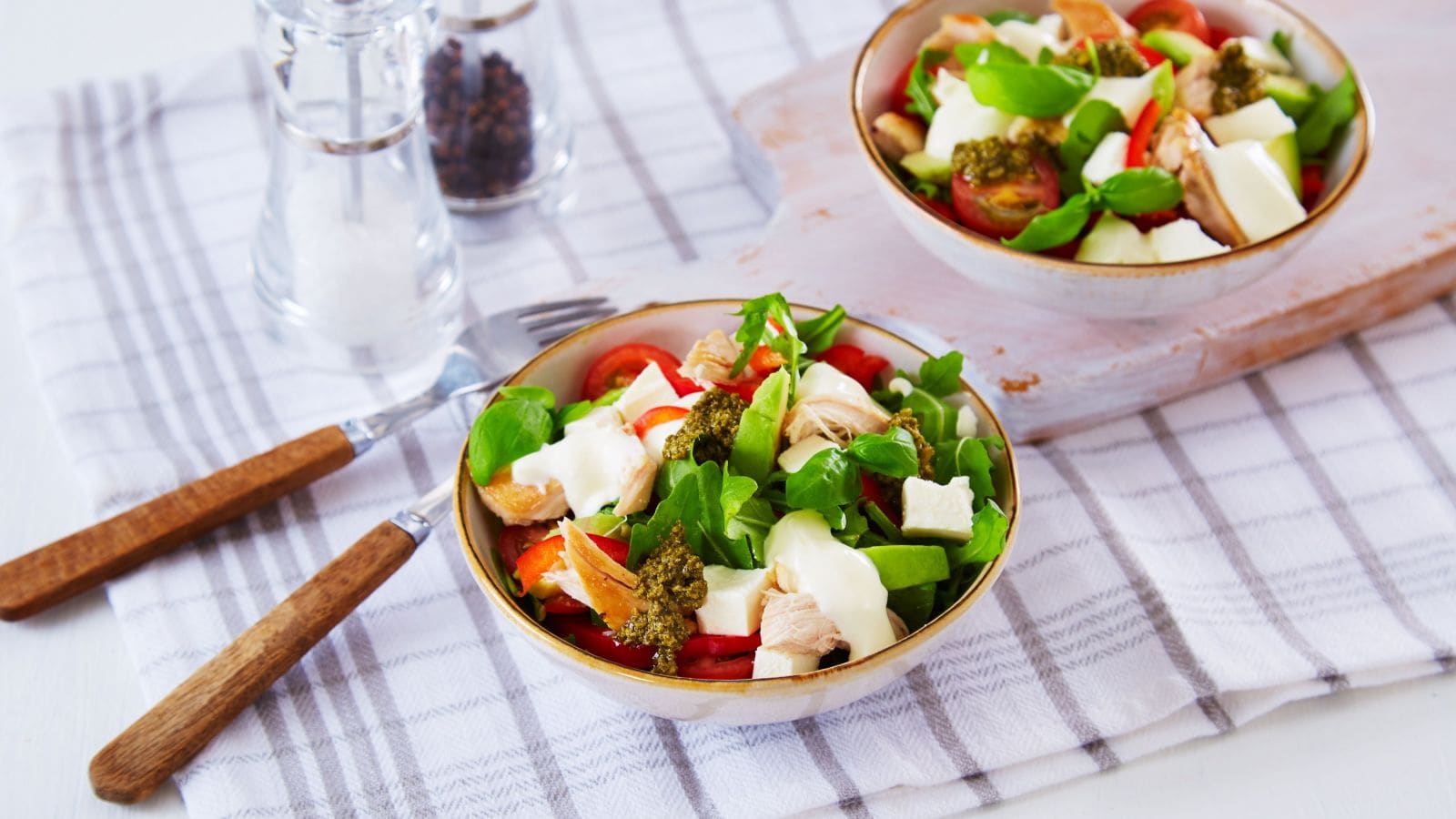 Salat Med Kylling Og Fetaost - Oppskrift fra TINE Kjøkken