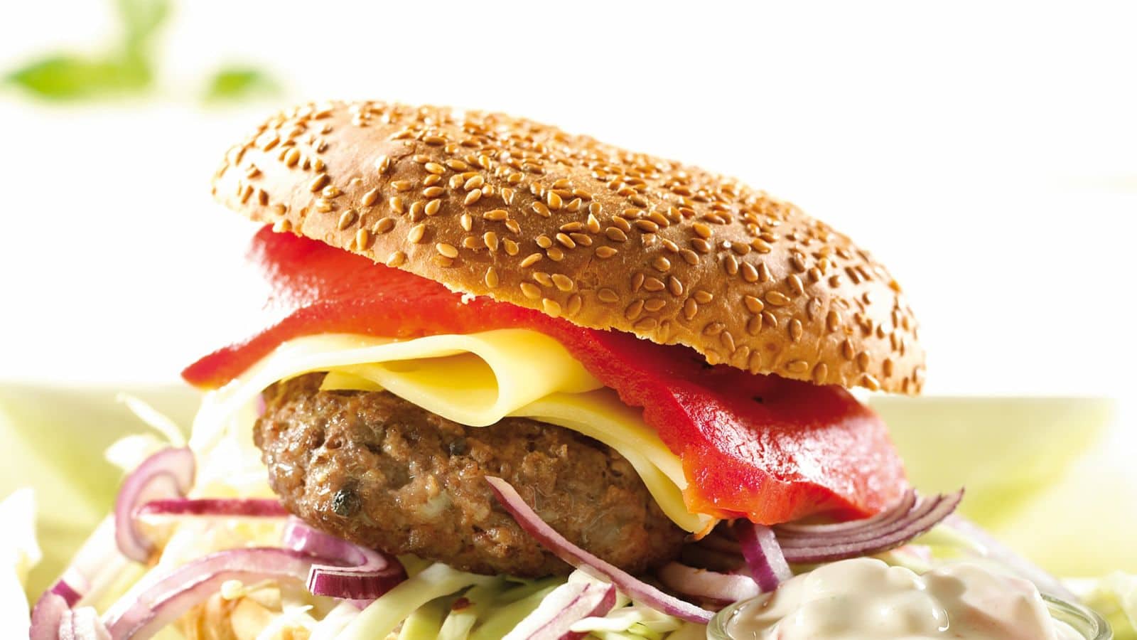Kyllingburger Med Salat - Oppskrift fra TINE Kjøkken