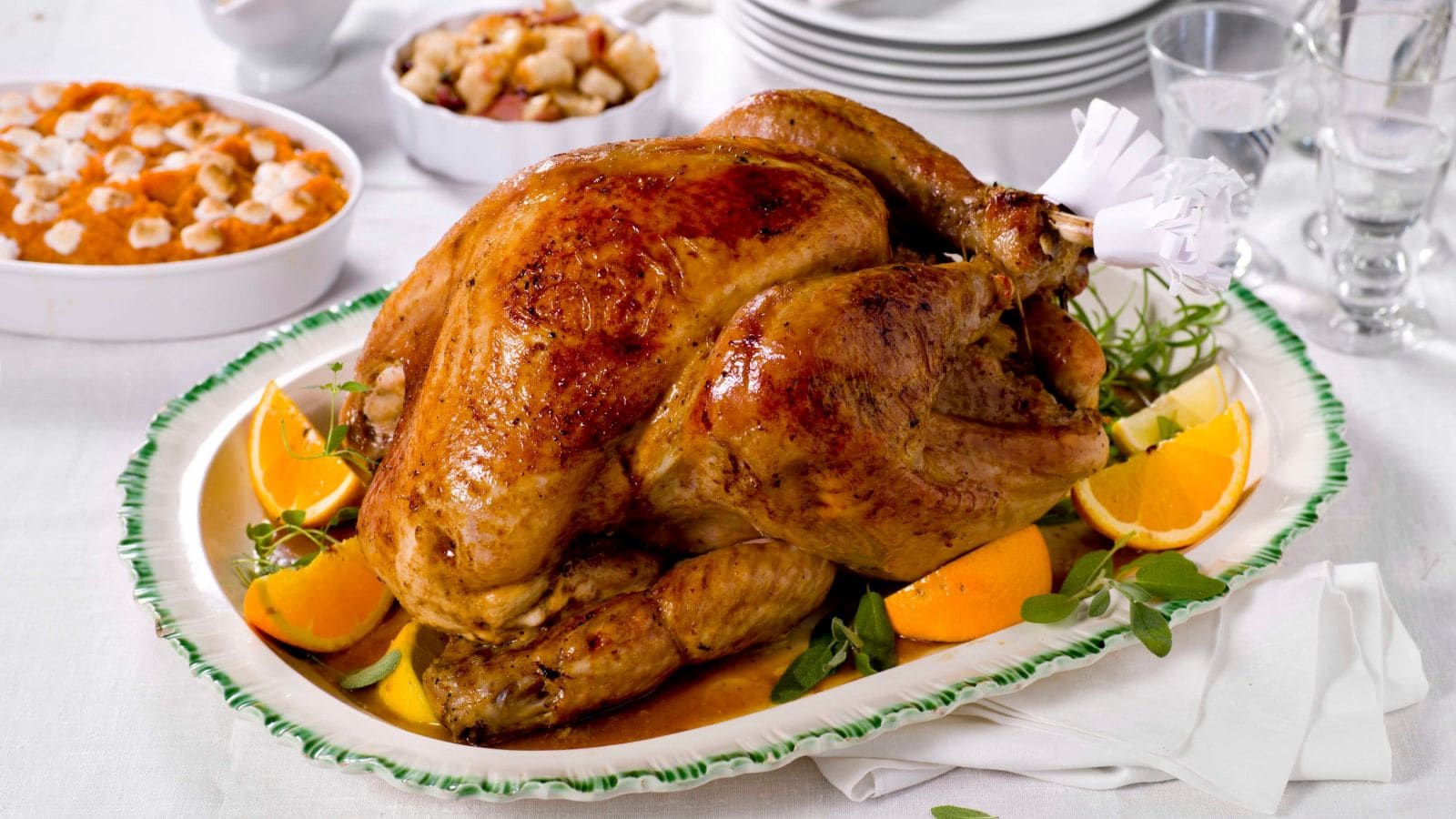 Helstekt Kalkun Med Baconstuffing Og Portvinsaus - Oppskrift fra TINE ...