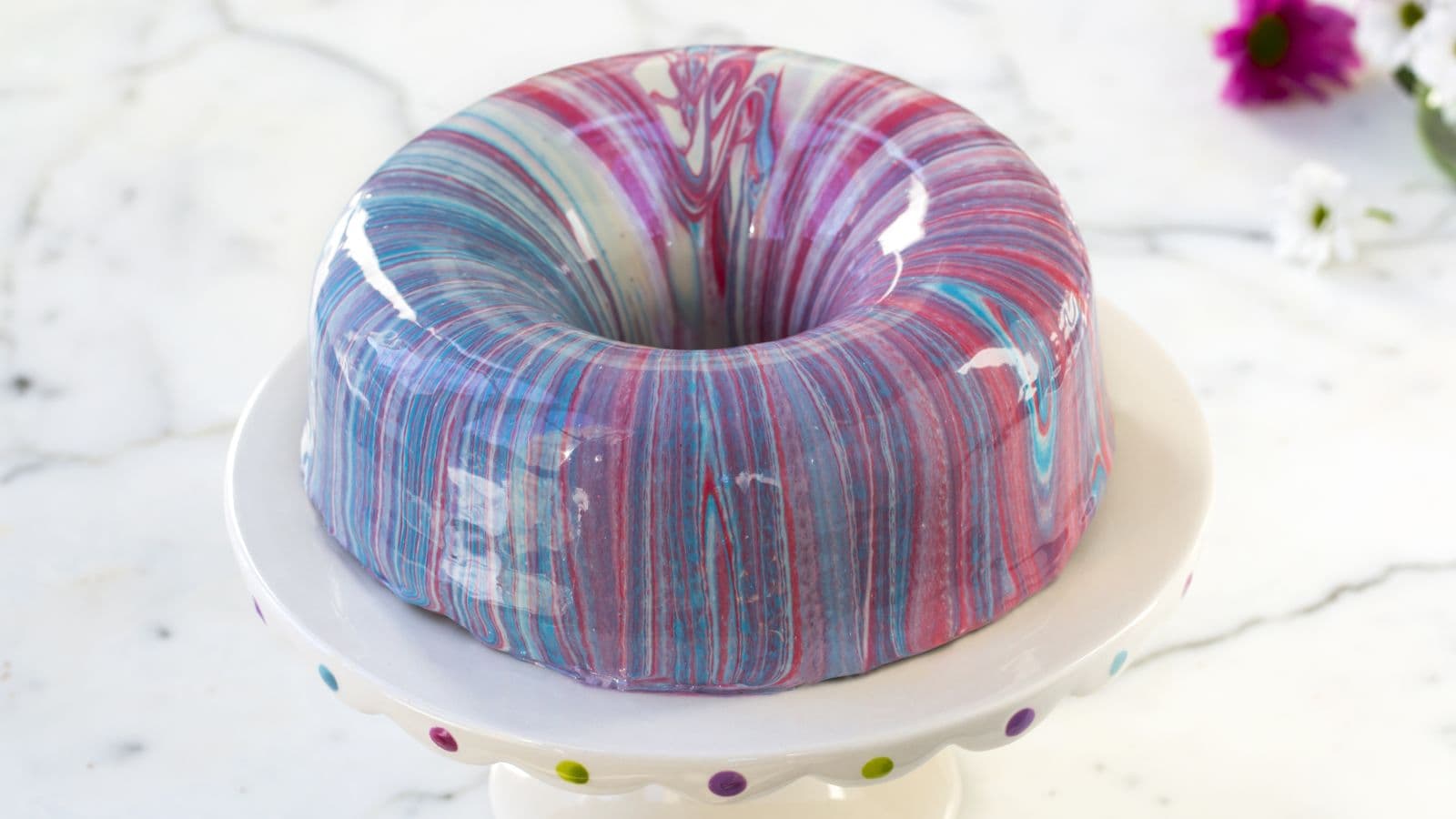 Mirror Glaze-kake - Oppskrift fra TINE Kjøkken