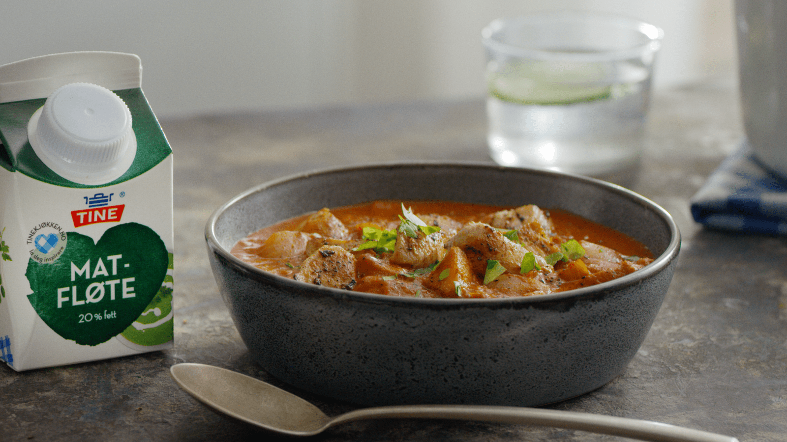 Hot Kyllingsuppe - Oppskrift fra TINE Kjøkken