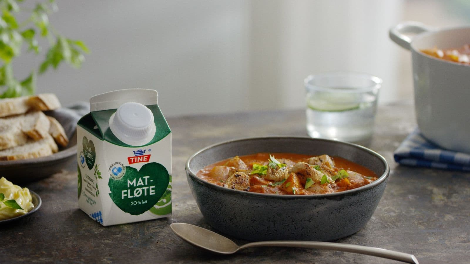 Hot kyllingsuppe - Oppskrift fra TINE Kjøkken