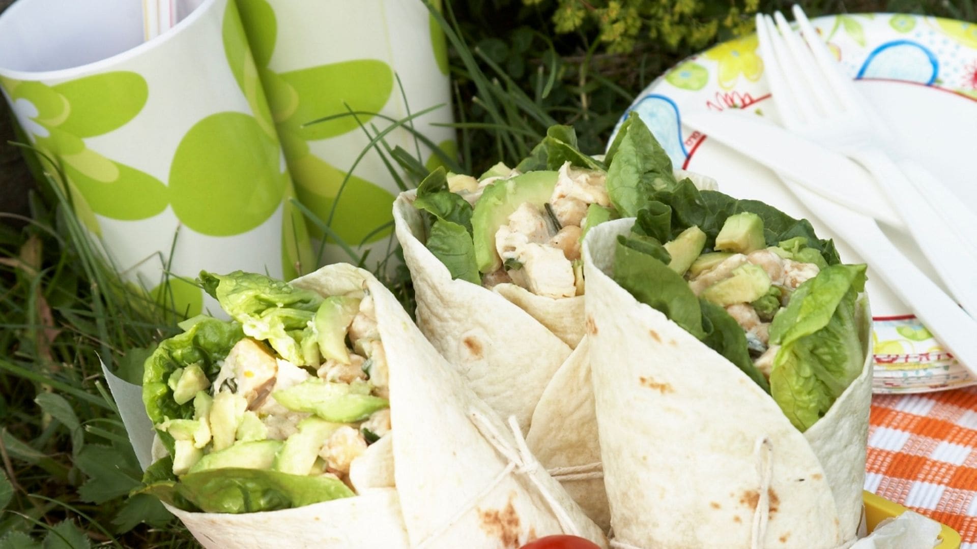 Wrap Med Krydret Kylling - Oppskrift fra TINE Kjøkken