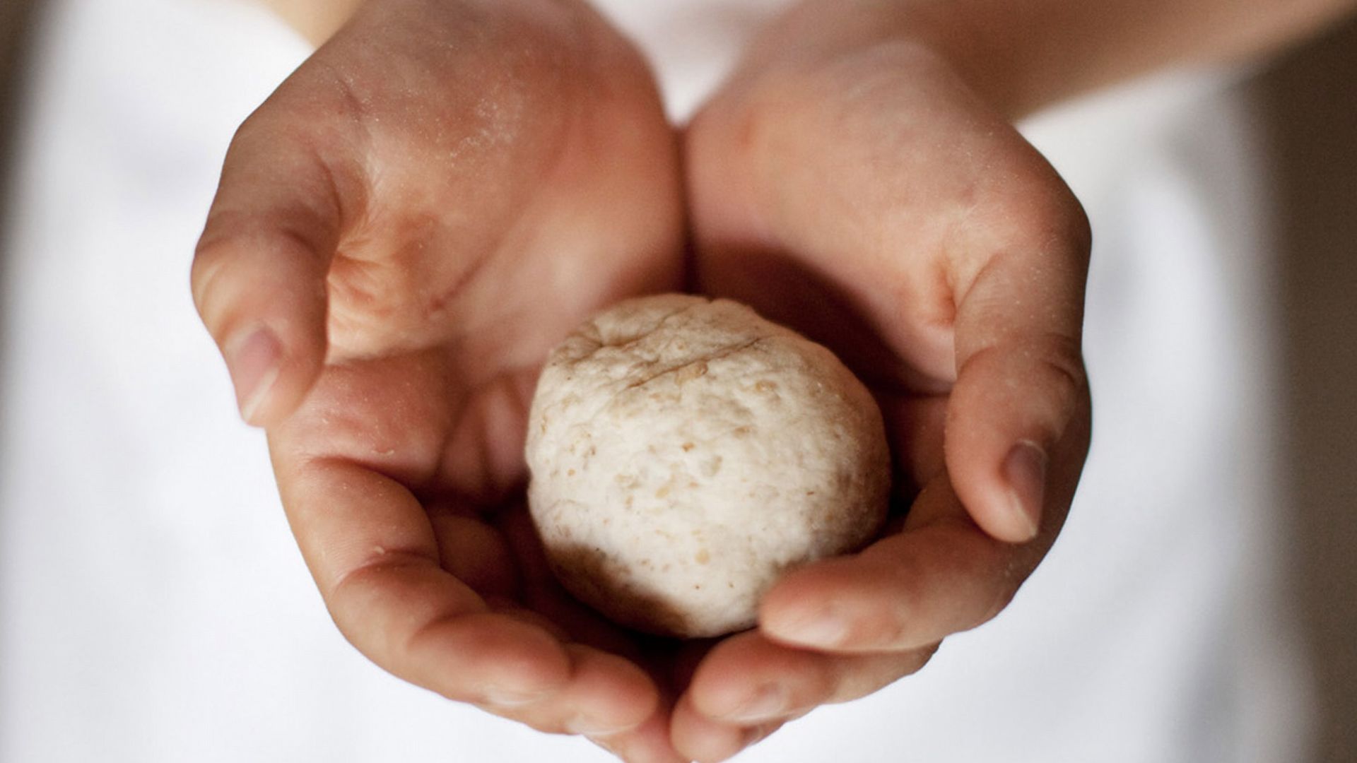 Rundstykker Fra Bakeriet I Lom - Oppskrift fra TINE Kjøkken