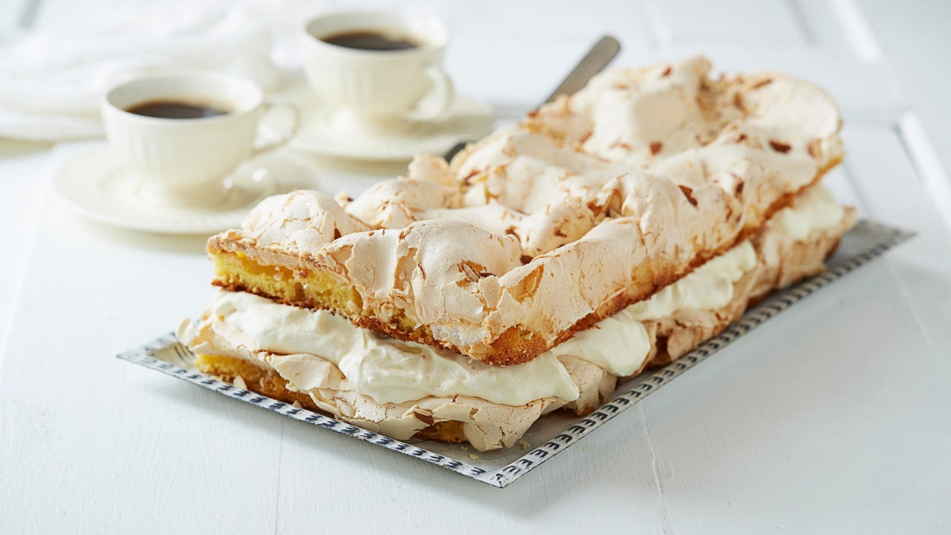 Mirror Glaze-kake - Oppskrift fra TINE Kjøkken