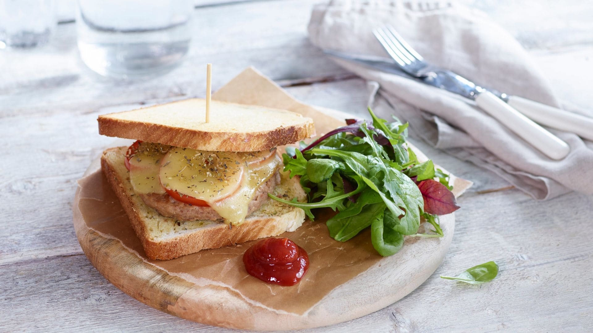 Toast Fylt Med Ost Og Karbonade - Oppskrift fra TINE Kjøkken