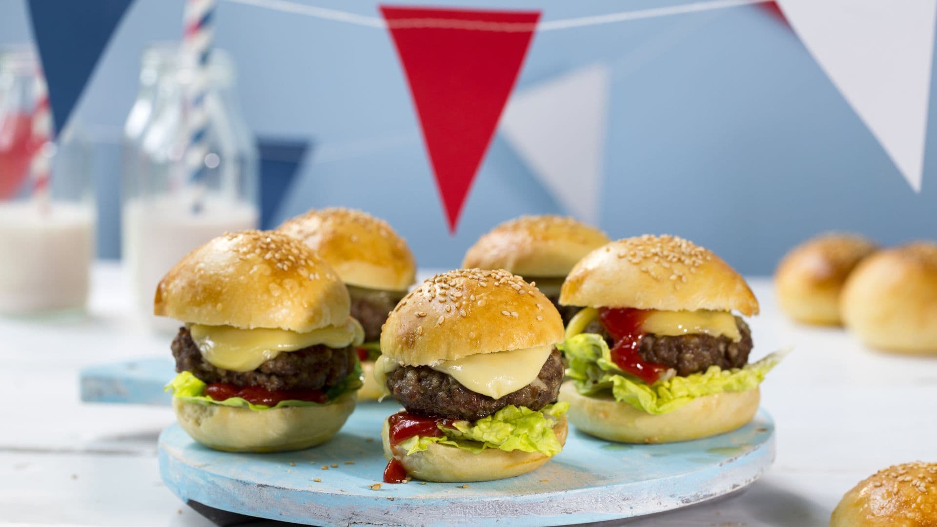 Hjemmelagde Hamburgerbrød Og Èn Loff - Oppskrift fra TINE Kjøkken