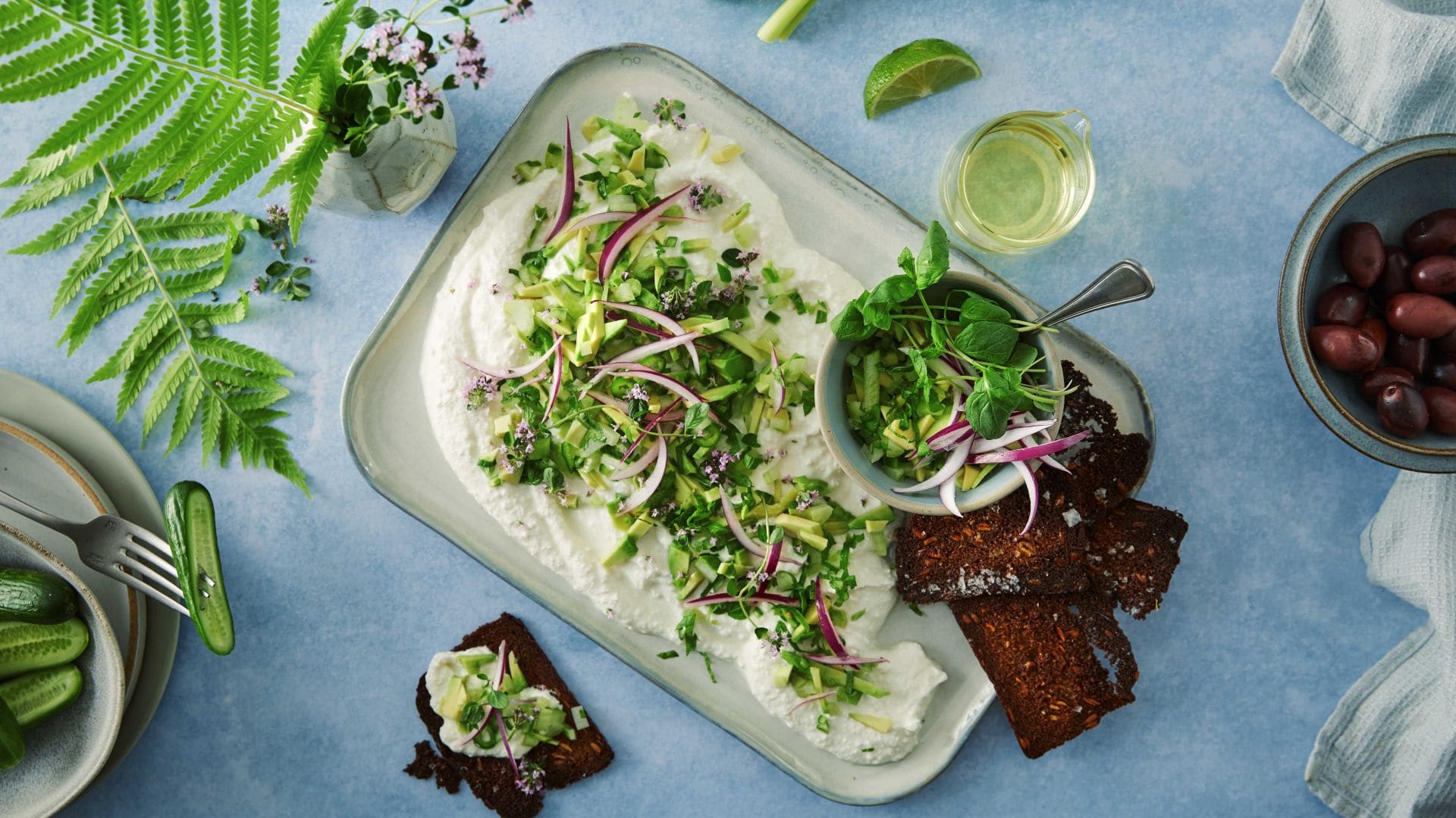 Pisket Cottage Cheese Med Grønn Topping - Oppskrift fra TINE Kjøkken