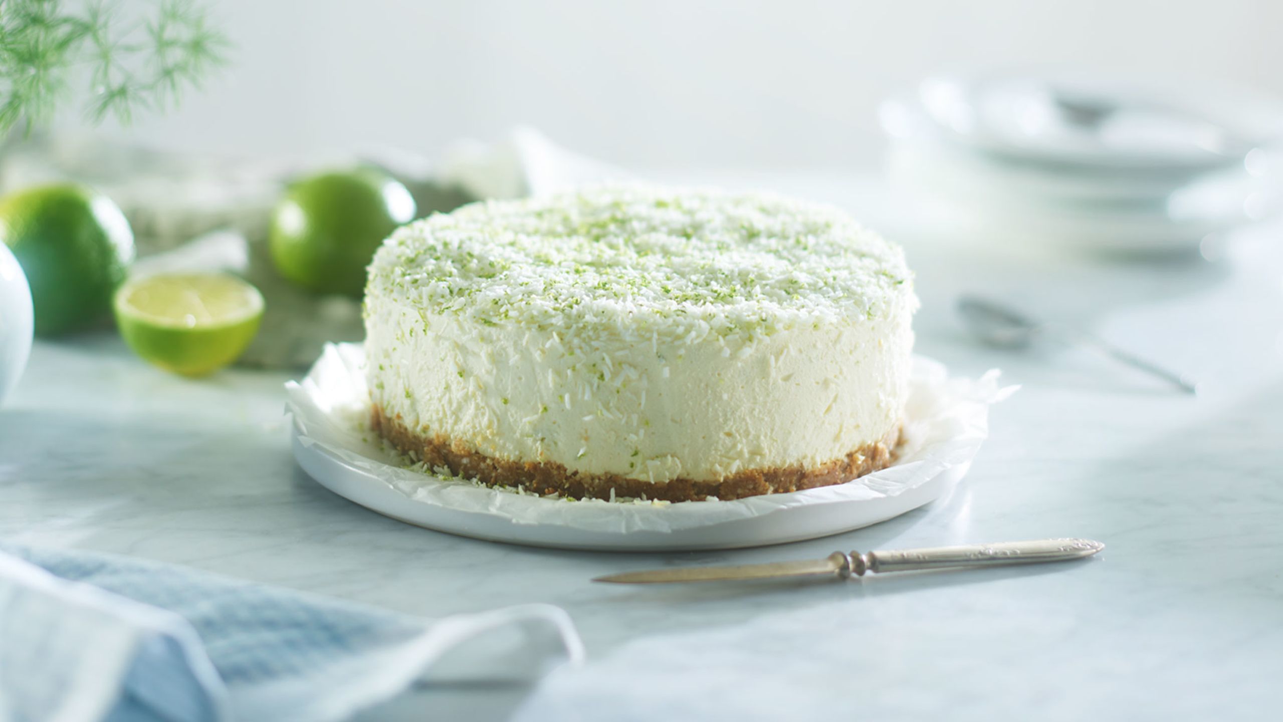 Ostekake Med Kokos Og Lime - Oppskrift fra TINE Kjøkken