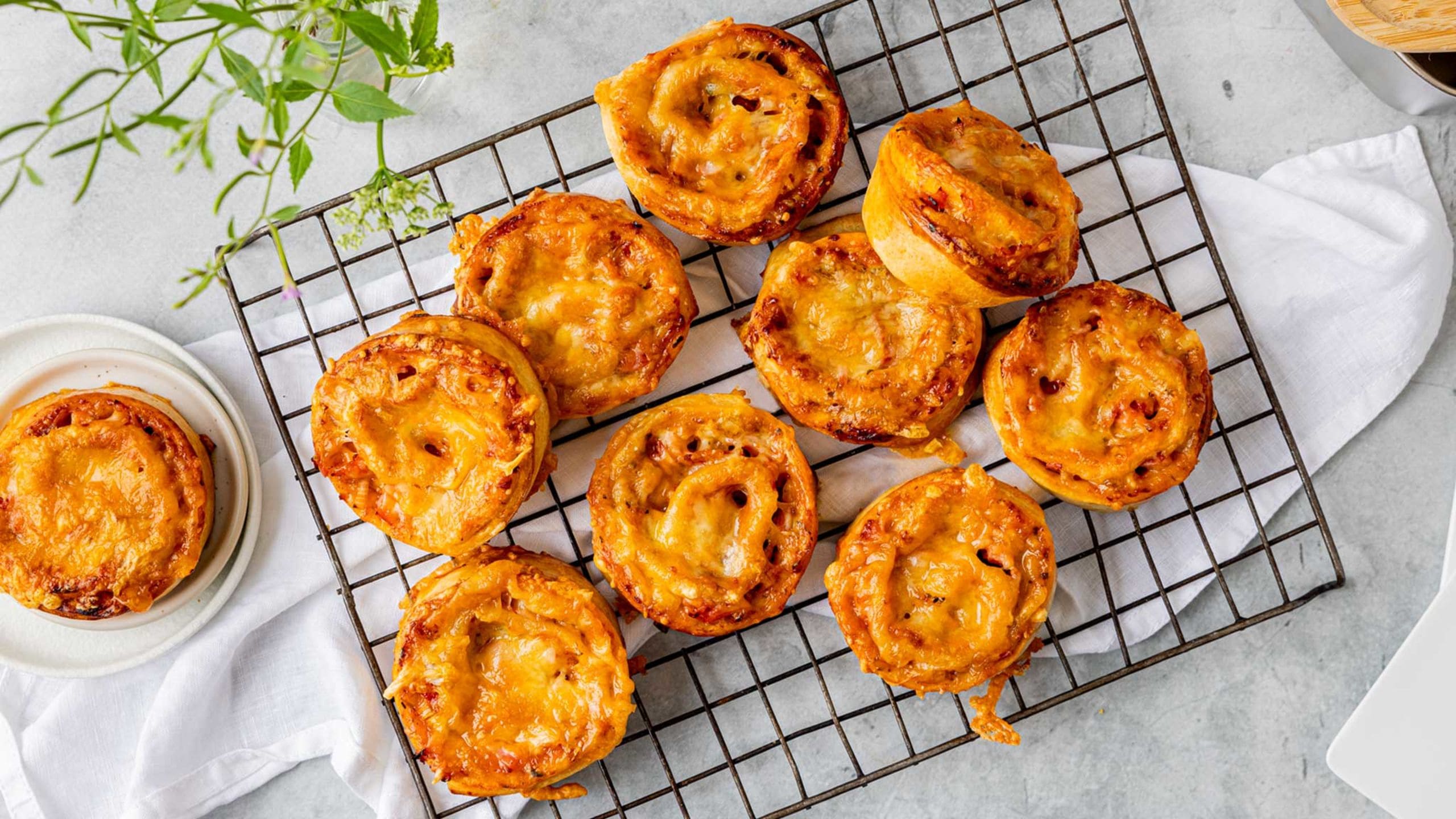 Pizzasnurrer - Oppskrift fra TINE Kjøkken