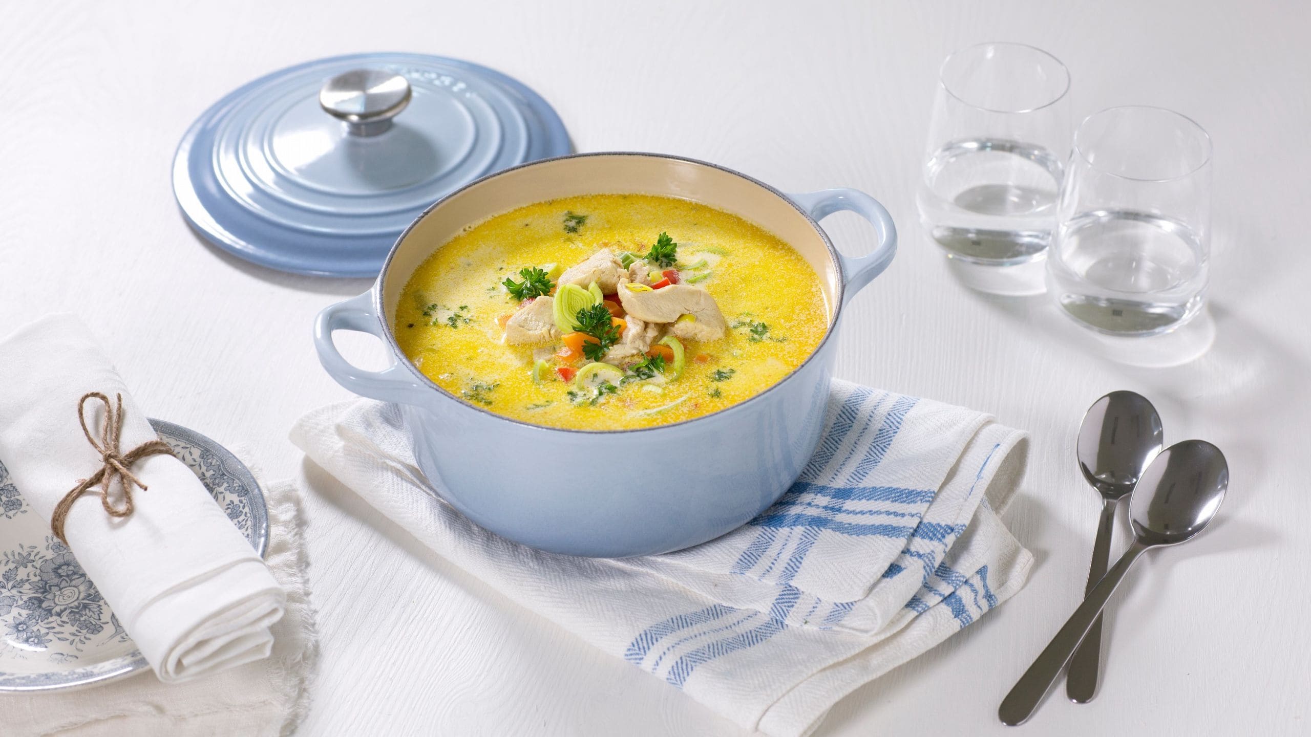 Kremet Kyllingsuppe - Oppskrift fra TINE Kjøkken