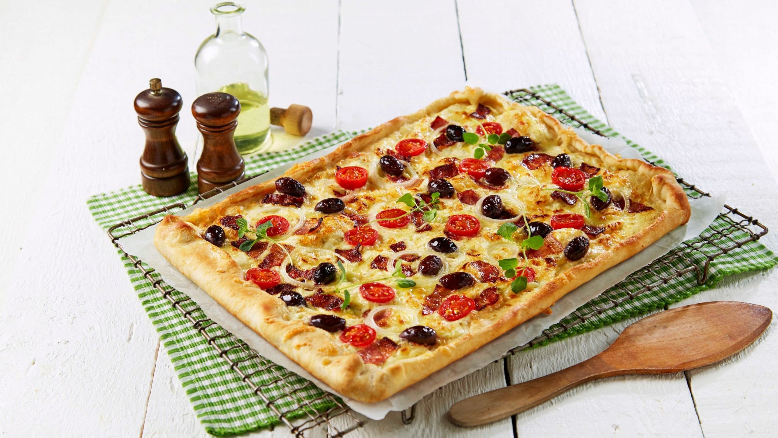 Innbakt Tacopizza - Oppskrift fra TINE Kjøkken