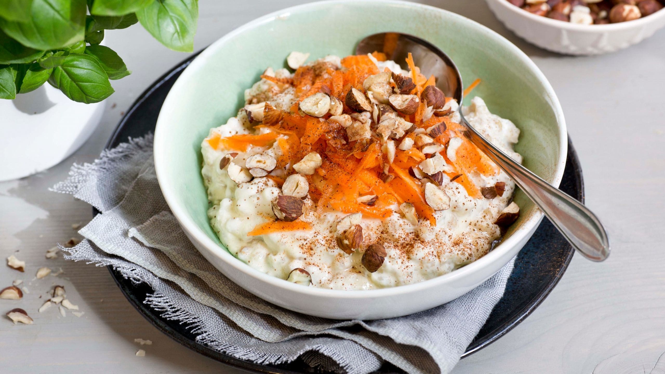 Byggrynsgrøt Med Gulrot Og Nøtter - Oppskrift fra TINE Kjøkken