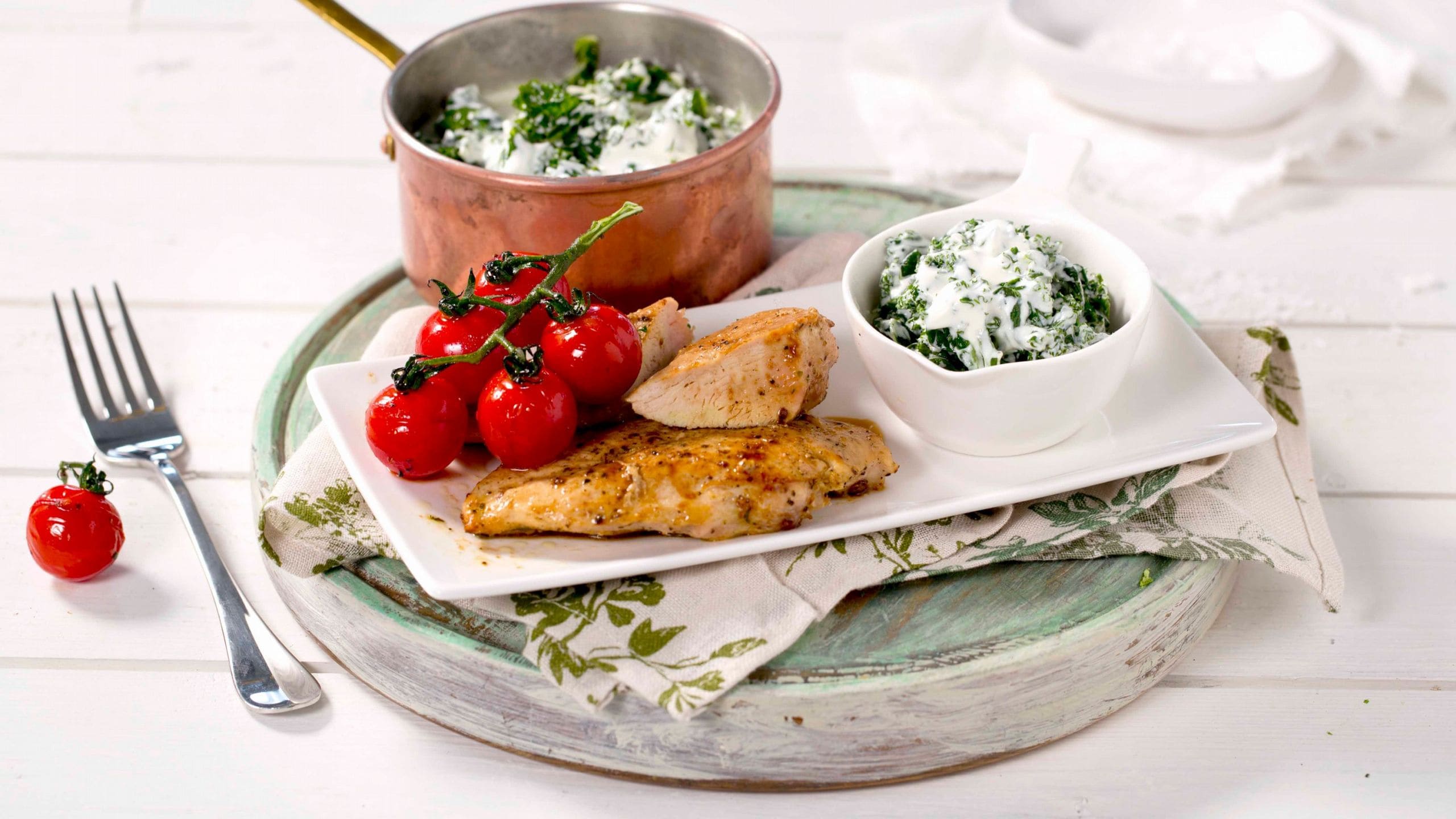 Kyllingfilet Med Brokkolisalat - Oppskrift fra TINE Kjøkken