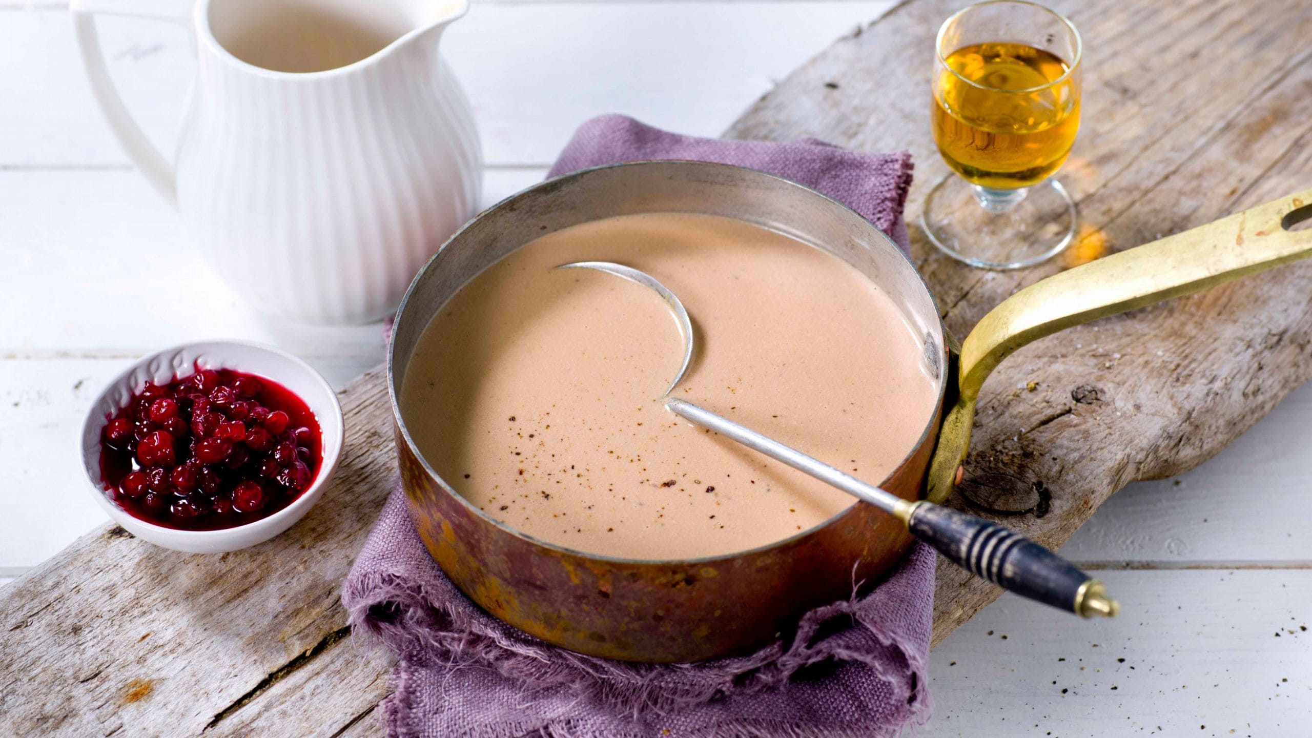 Hjemmelaget Tomatsaus - Oppskrift fra TINE Kjøkken