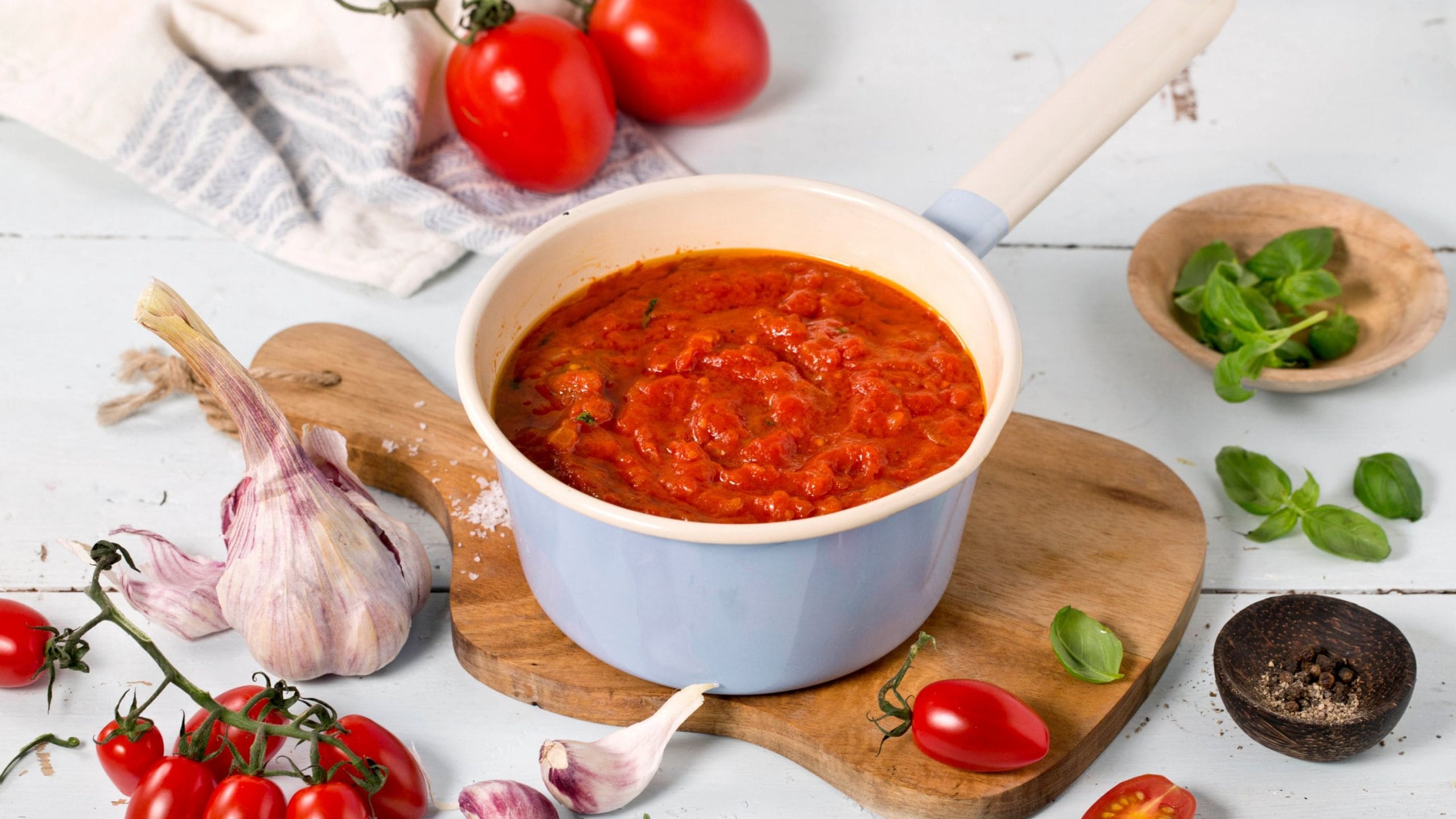 Hjemmelaget Tomatsaus - Oppskrift fra TINE Kjøkken