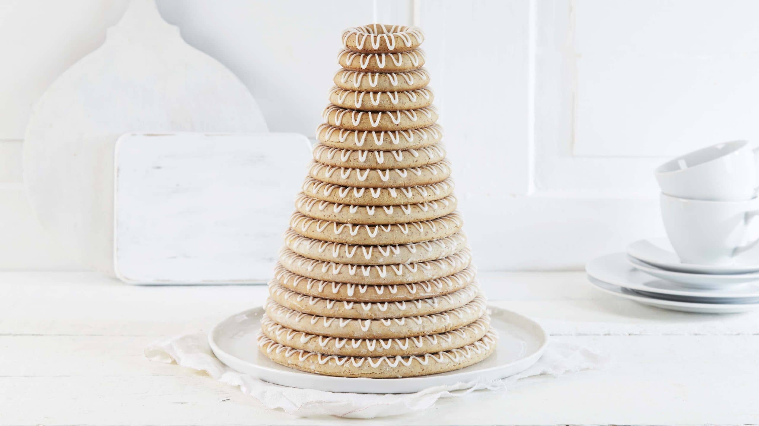 Kransekake - Oppskrift fra TINE Kjøkken