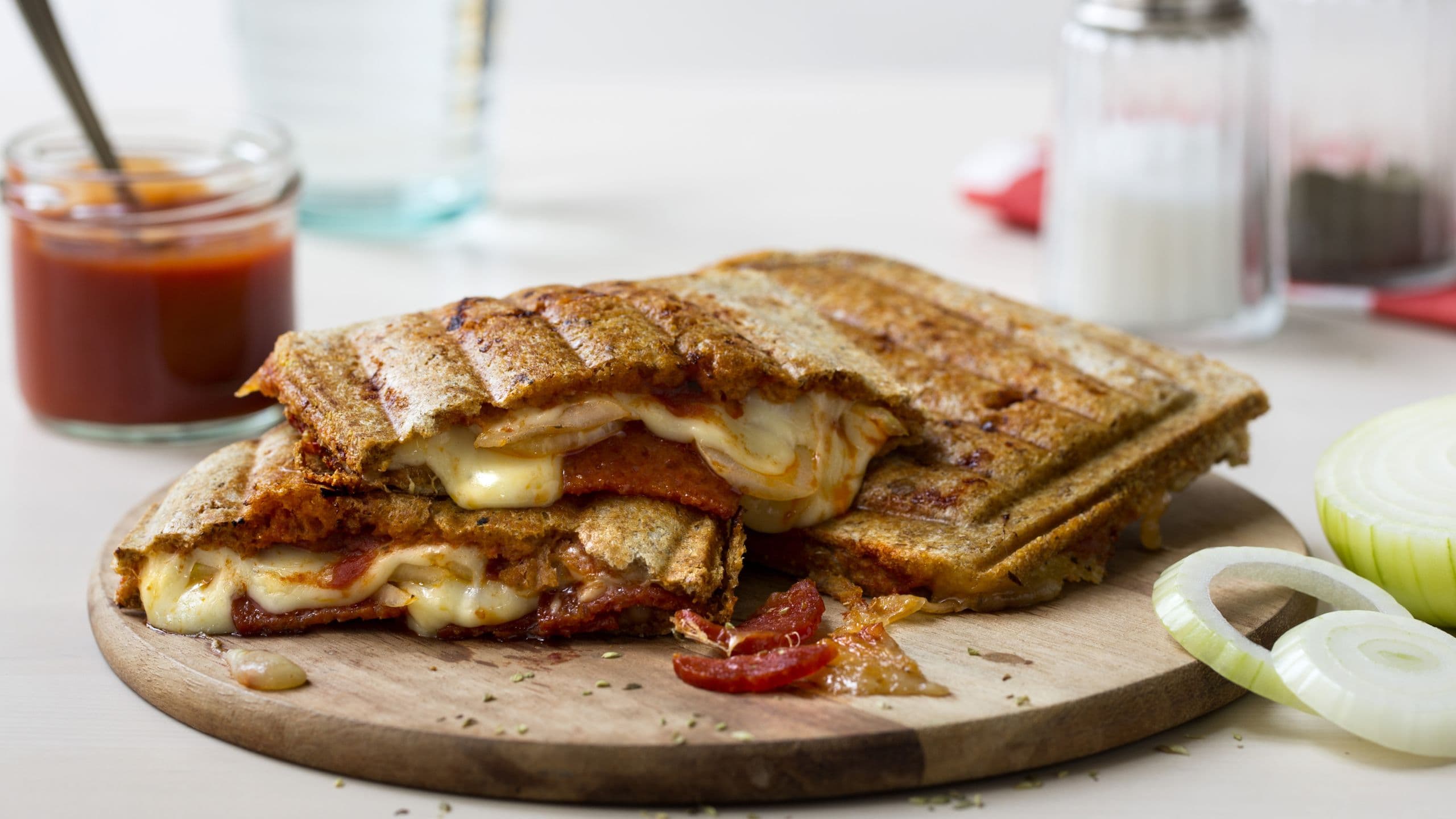 Karbonade-toast Med Norvegia® - Oppskrift fra TINE Kjøkken