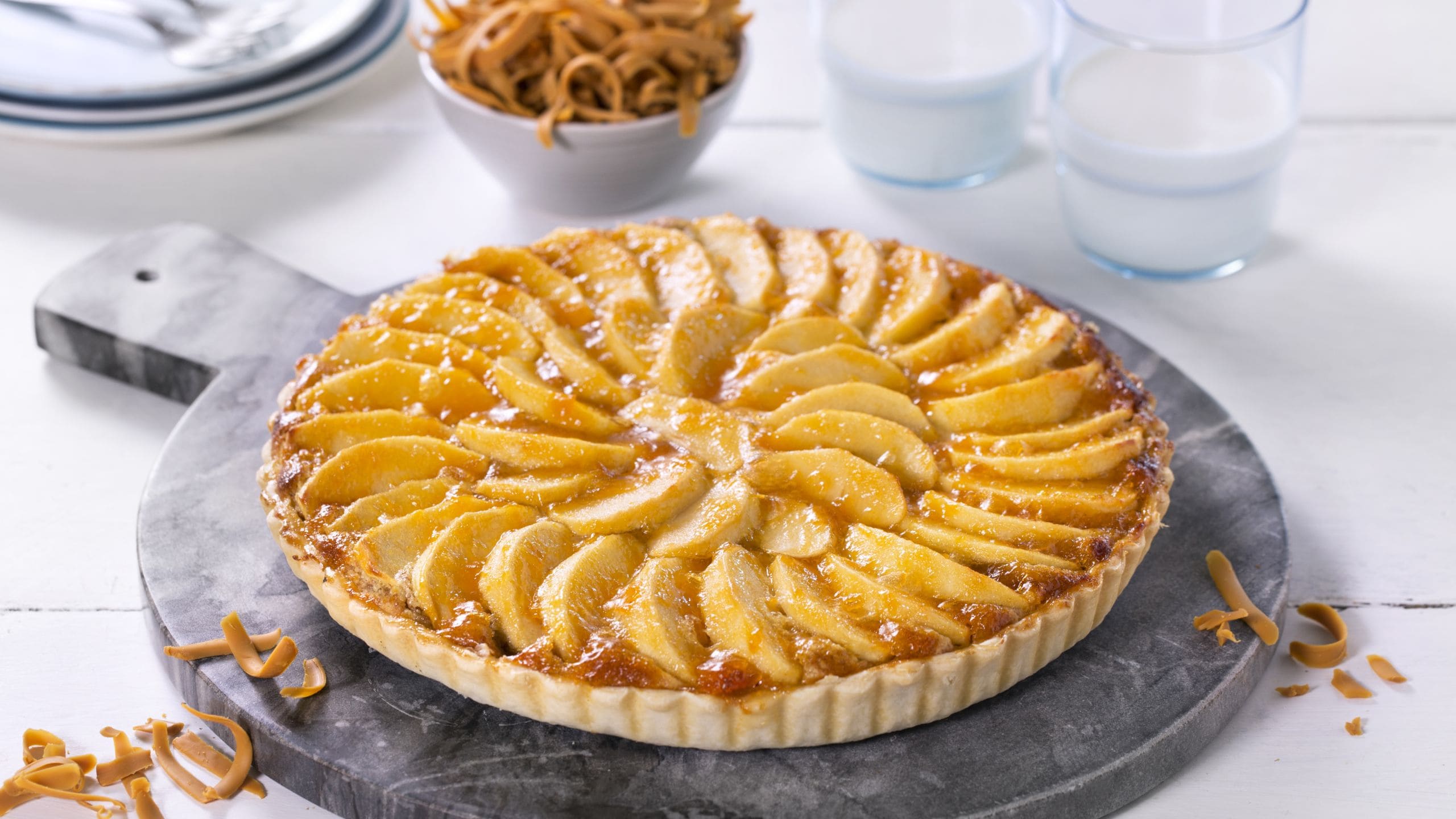 Eplekake I Langpanne - Oppskrift fra TINE Kjøkken