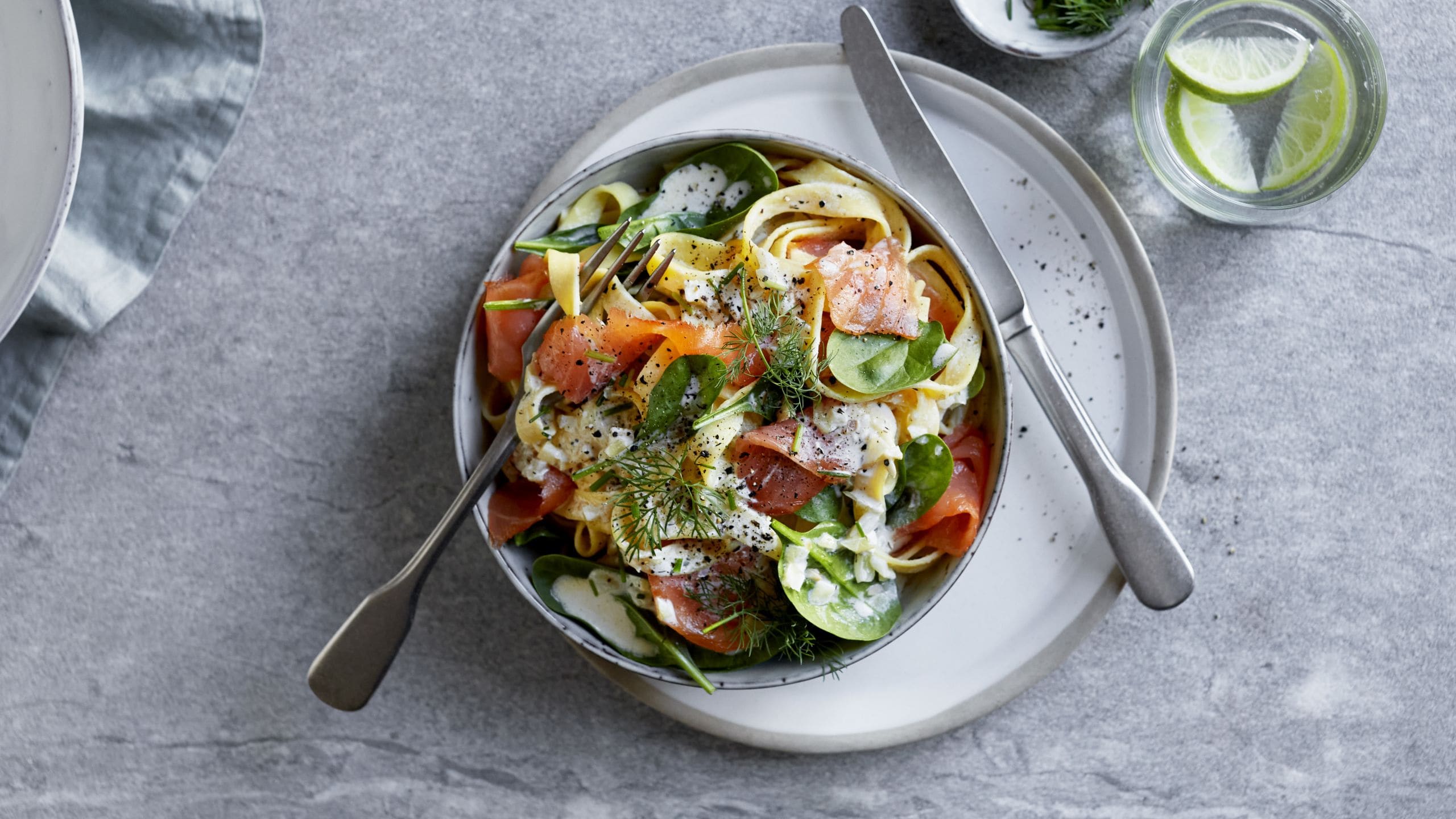Kremet Pasta Med Geitemelk, Snøfrisk Og Røkt Laks - Oppskrift fra TINE ...