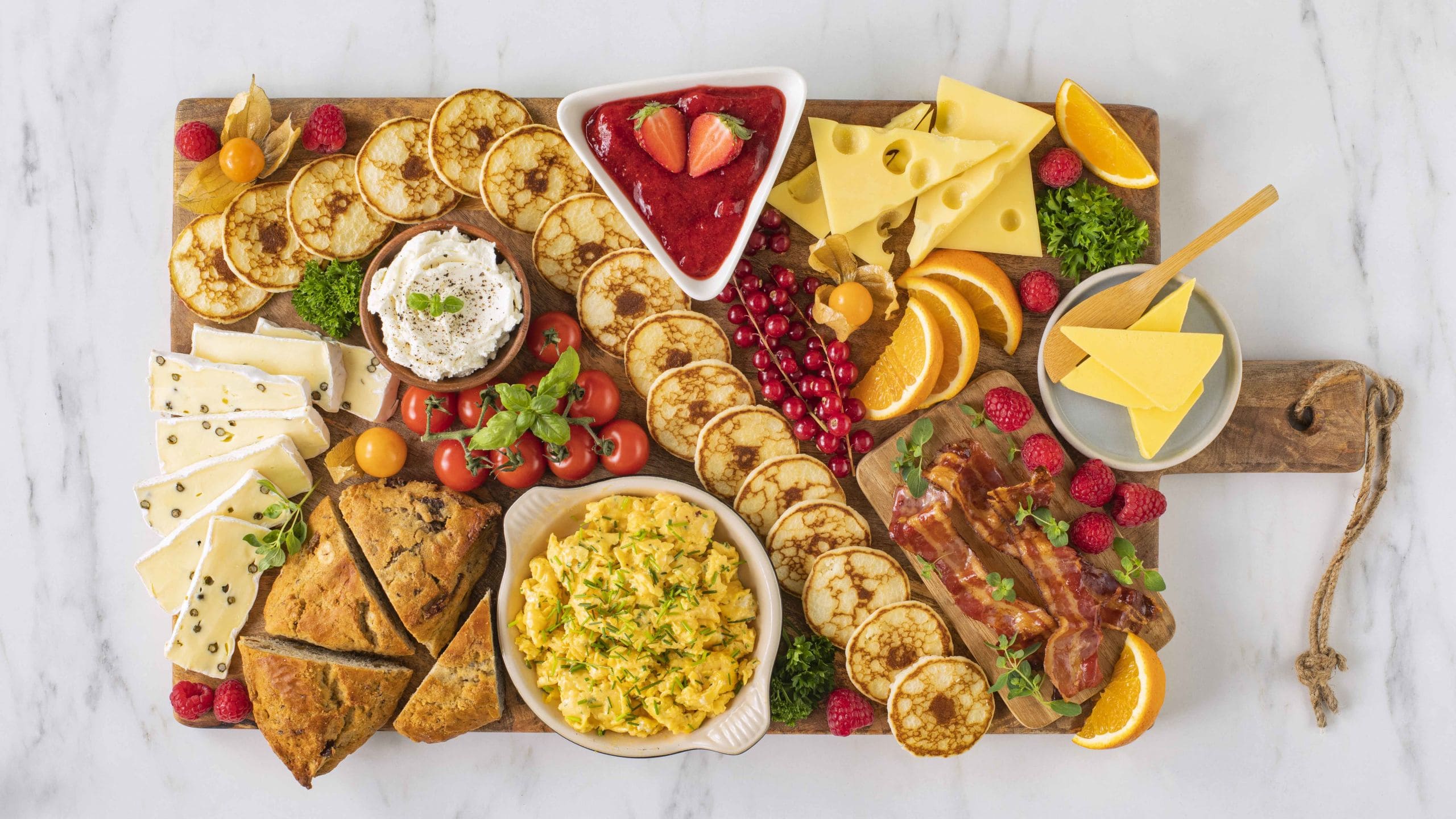 Brunsj-brett Med Alt Inkludert - Oppskrift fra TINE Kjøkken