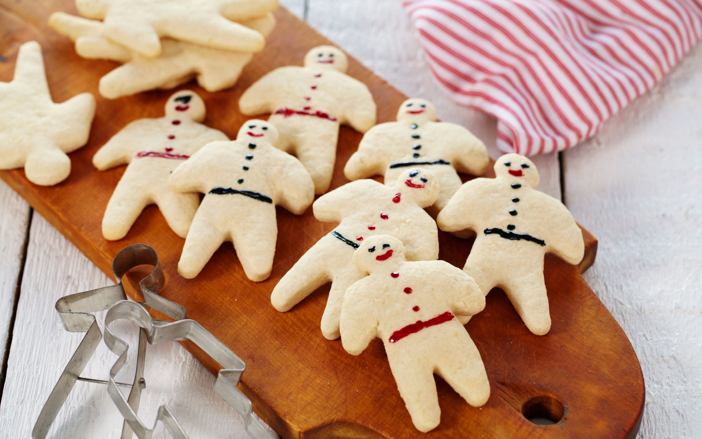 Hvite kakemenn og -damer - Oppskrift fra TINE Kjøkken