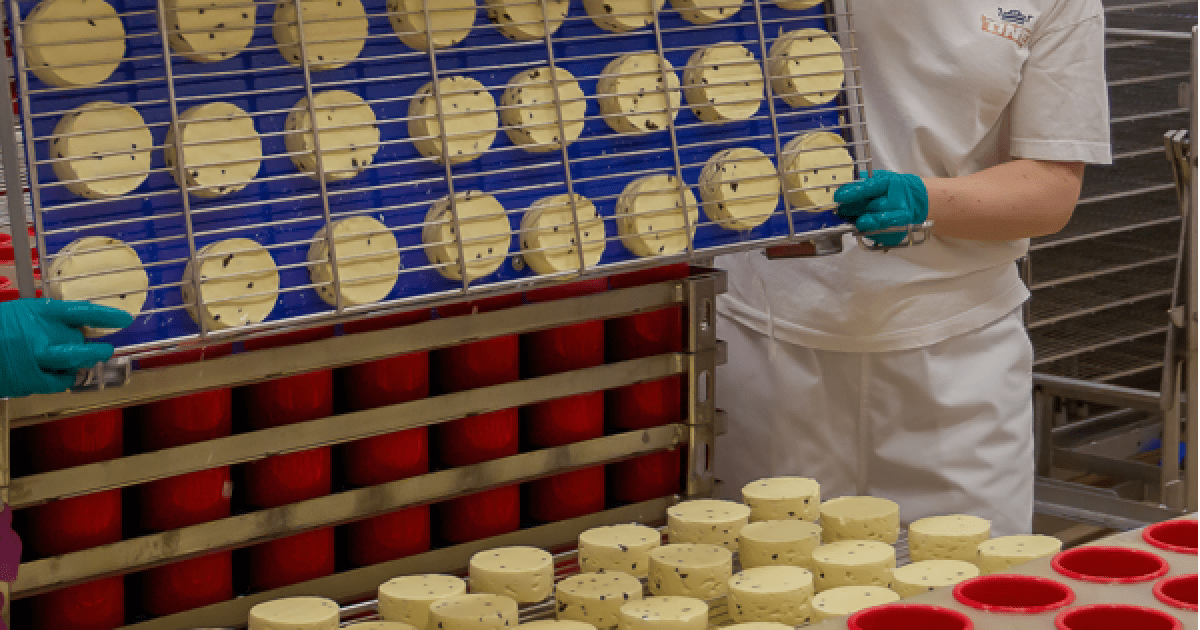 Malin (32) lager norske oster i verdensklasse